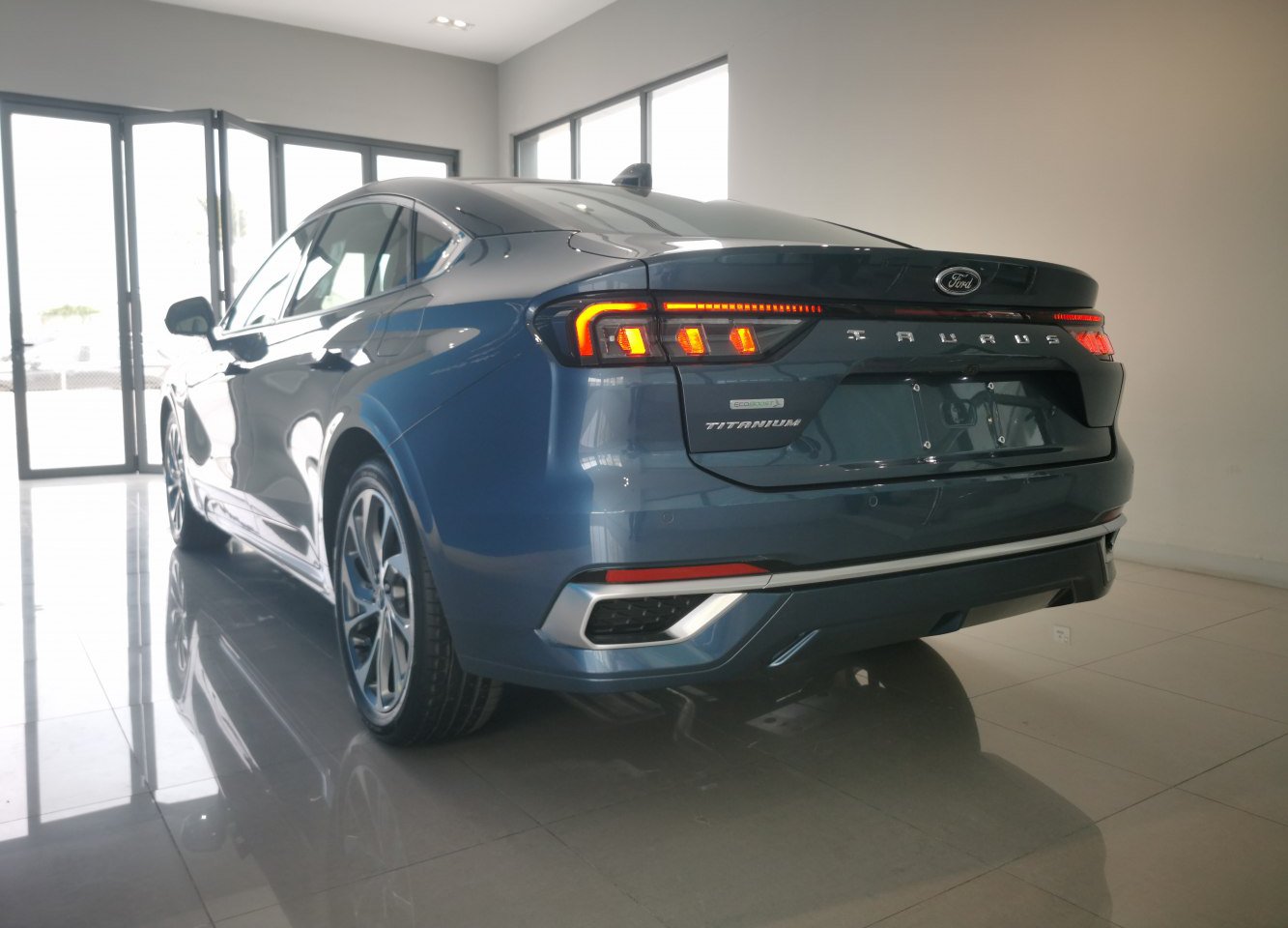 Ford Taurus technical specifications and fuel economy